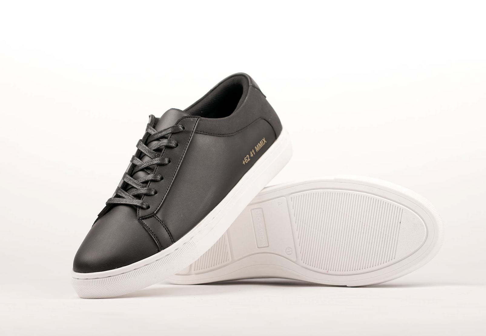 8 rekomendasi brand sepatu lokal pria Indonesia terbaik - Blog Belanja ...